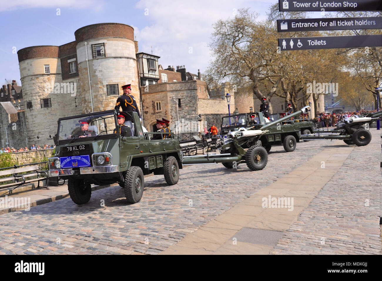 London, UK. 21st April 2018. Soldiers of The Honourable Artillery ...