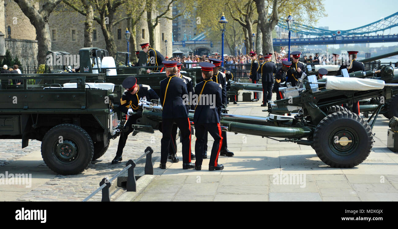 London, UK. 21st April 2018. Soldiers of The Honourable Artillery ...