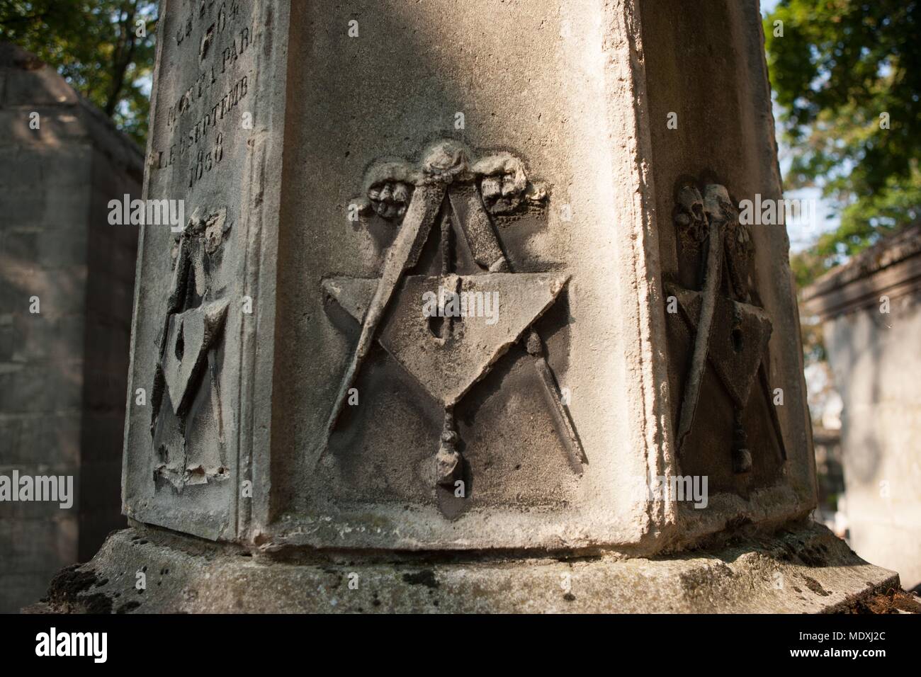 Masonic grave hi-res stock photography and images - Alamy