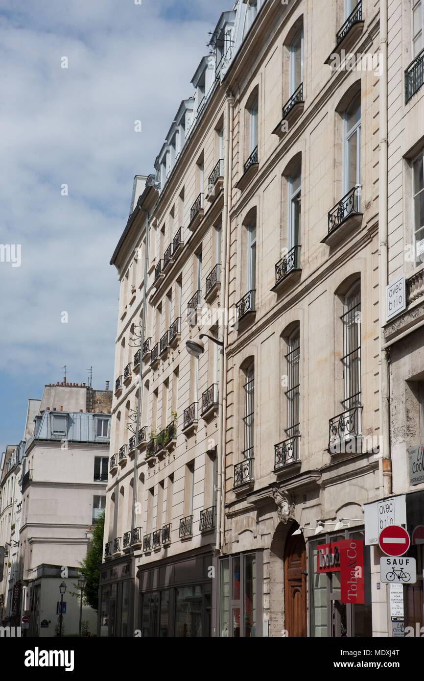 Sentier paris hi-res stock photography and images - Alamy