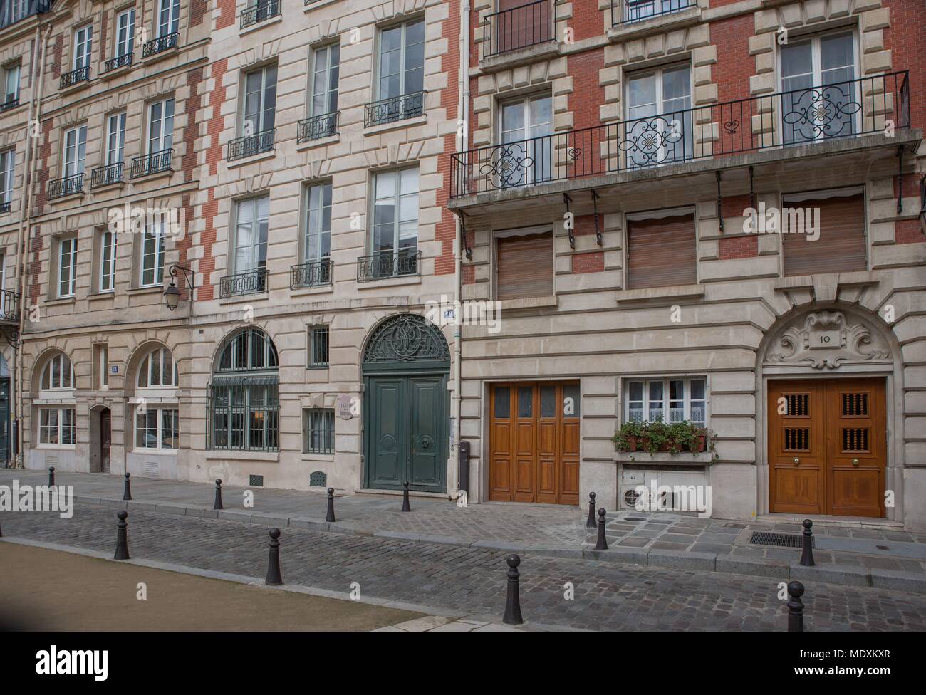 Paris, Ile de la Cité, Place Dauphine, facades, buildings Stock Photo ...