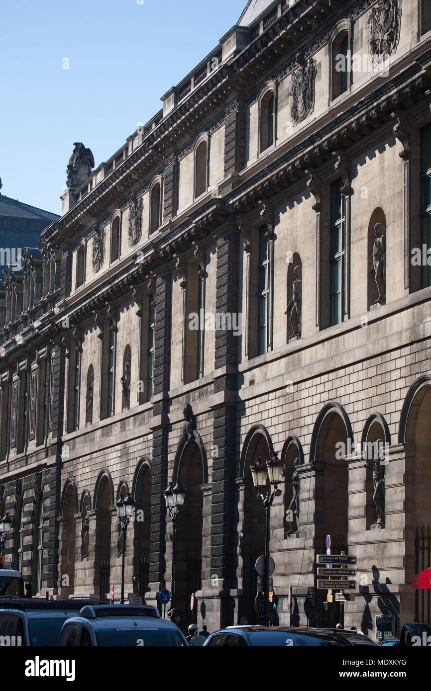 Paris, Rue de Rivoli, Musée du Louvre, facade Rivoli, statue of the ...