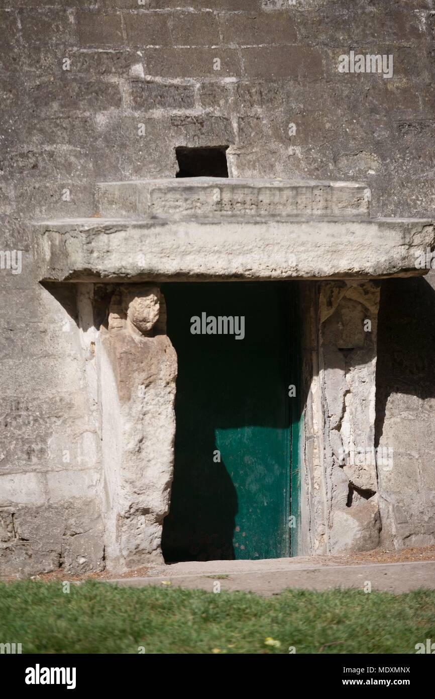 Parc monceau pyramid hi-res stock photography and images - Alamy