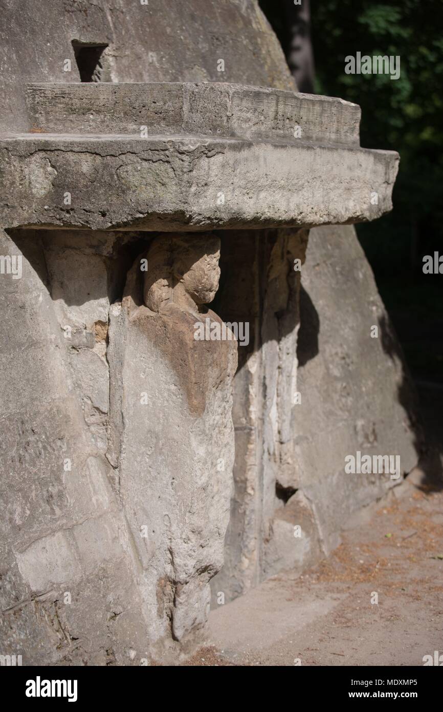 Paris, Parc Monceau, pyramid, folly, egyptomania Stock Photo - Alamy