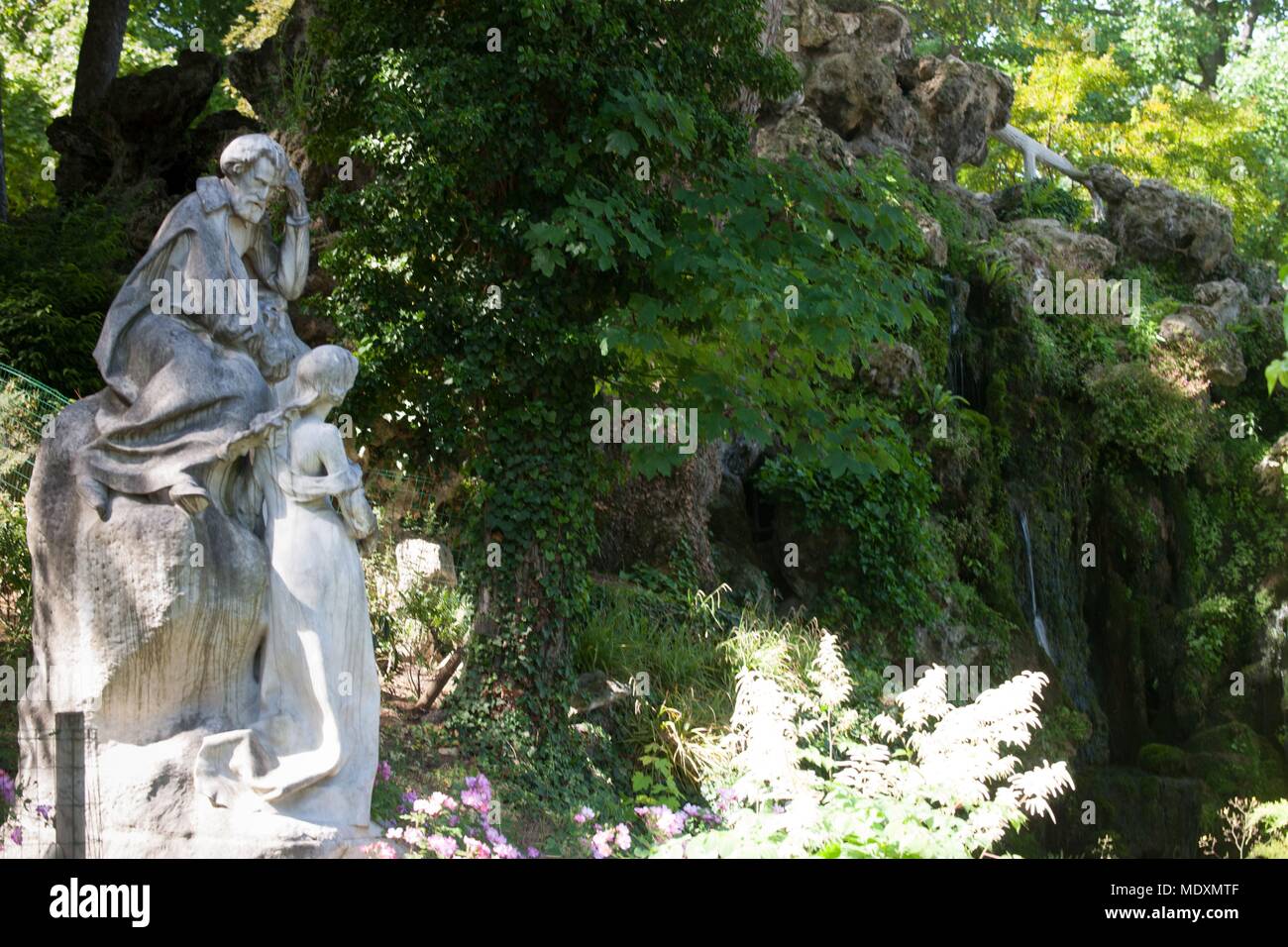 Paris, Parc Monceau, statue, sculpture, Victor Hugo Stock Photo - Alamy