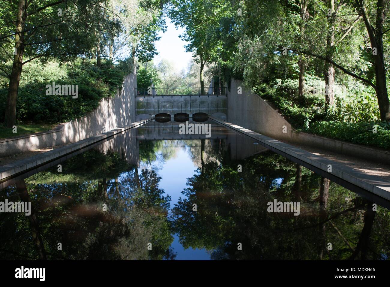 Paris, Parc de Bercy, pond with patio Stock Photo - Alamy