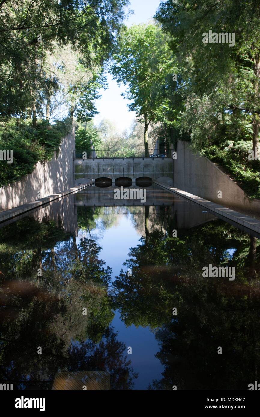 Paris, Parc de Bercy, pond with patio Stock Photo - Alamy
