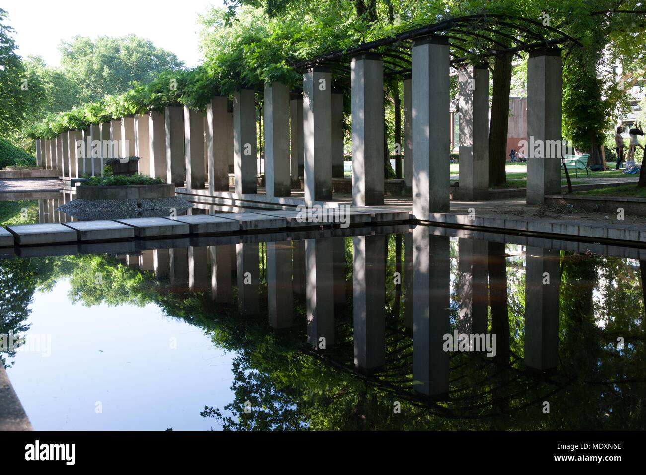 Paris, Parc de Bercy, pond with patio Stock Photo - Alamy