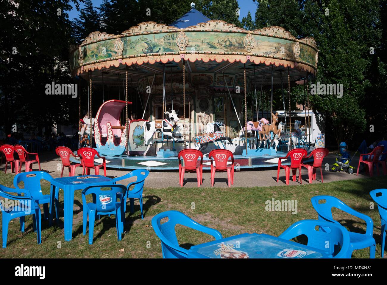 Paris, Parc de Bercy, seary go round with red and blue chairs Stock ...