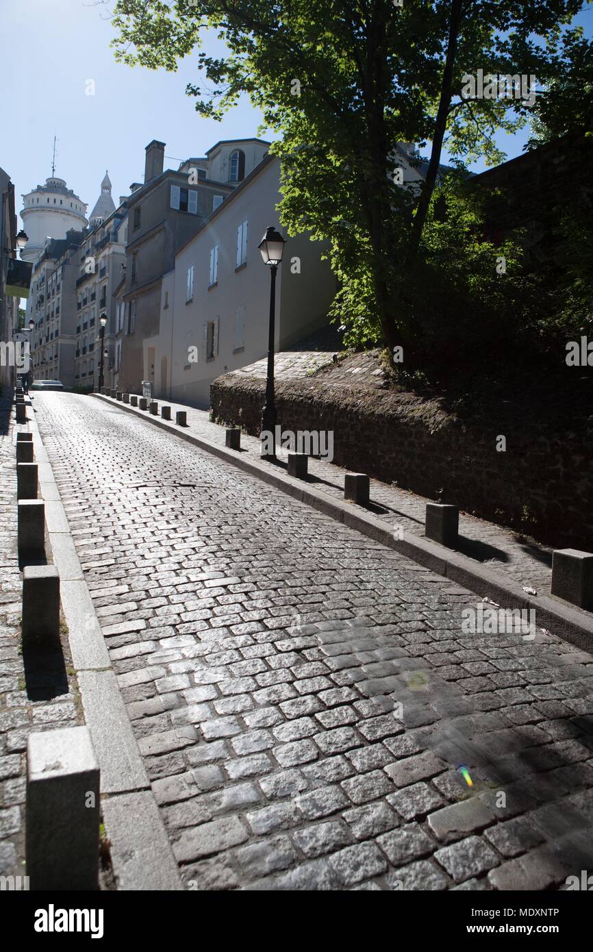 Paris, Montmartre, Rue Cortot Stock Photo - Alamy