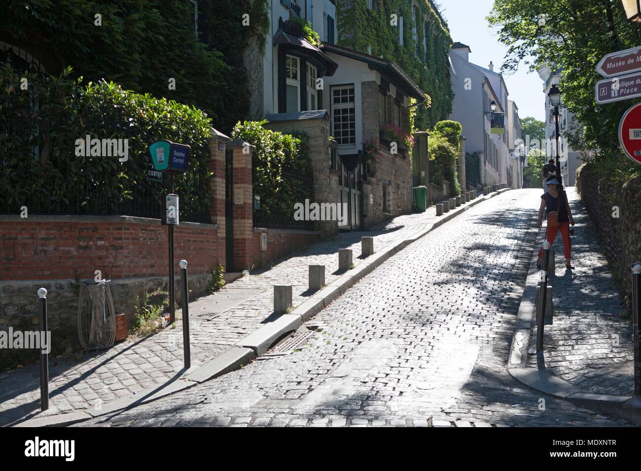 Paris, Montmartre, Rue Cortot Stock Photo - Alamy