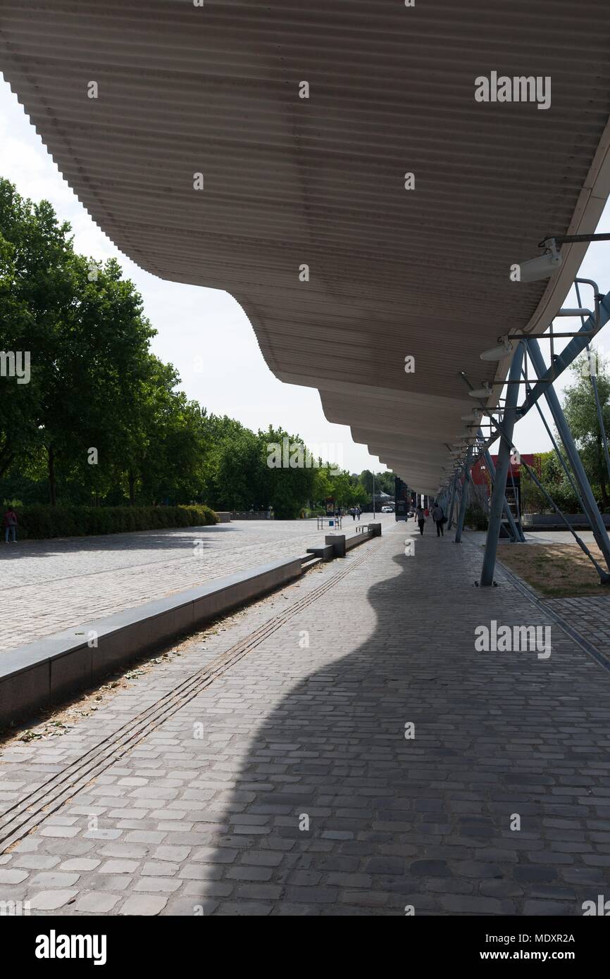 Paris, parc de la villette, gallery Stock Photo - Alamy
