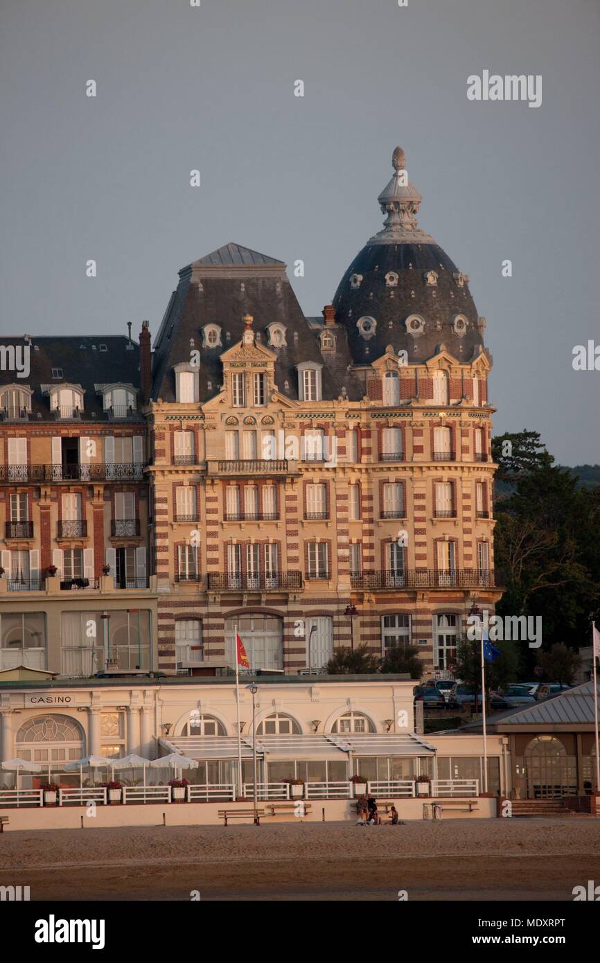 France, Lower Normandy, Côte Fleurie, houlgate, beach, sunset, setting ...
