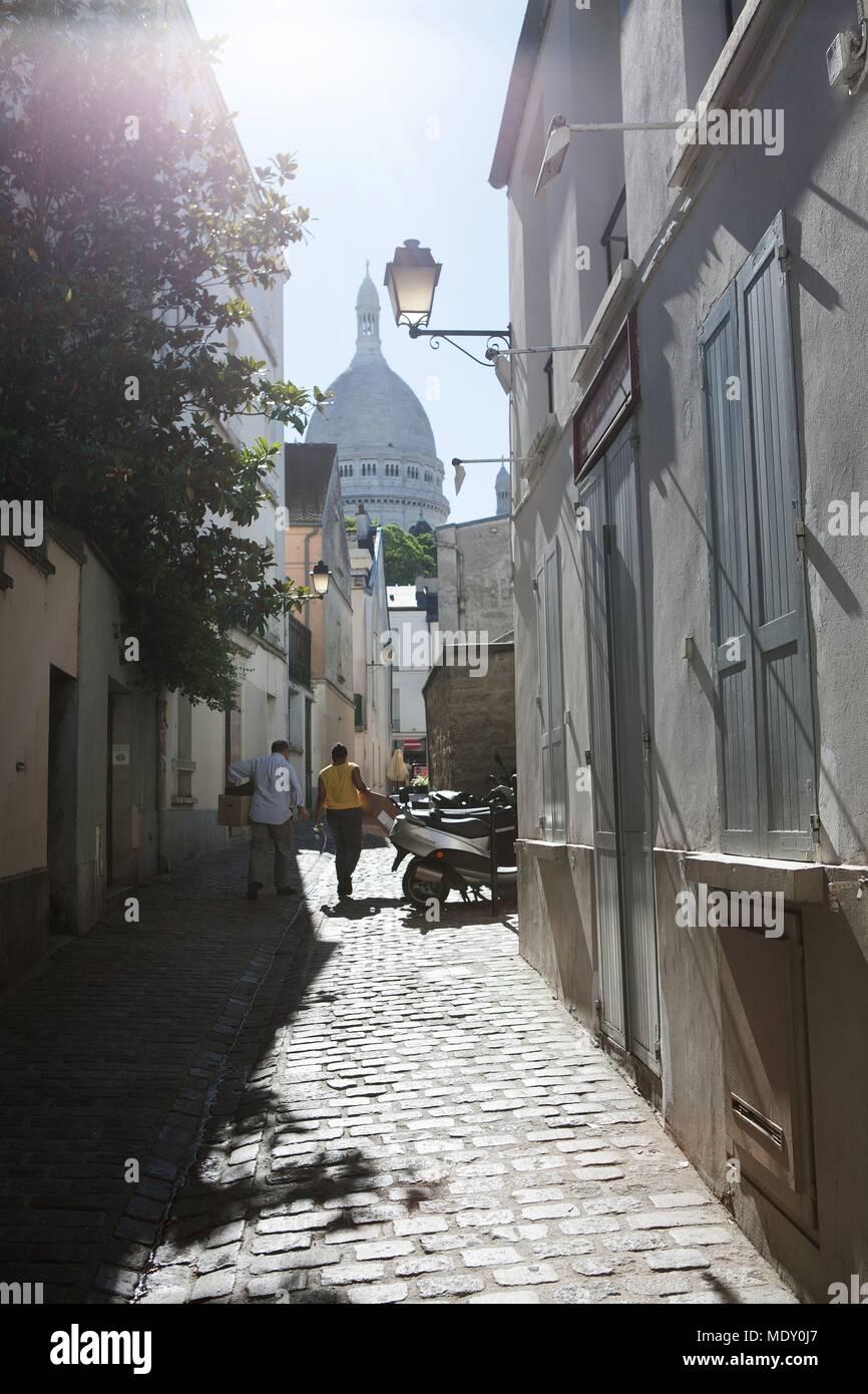 Paris, Montmartre, rue saint rustique Stock Photo - Alamy