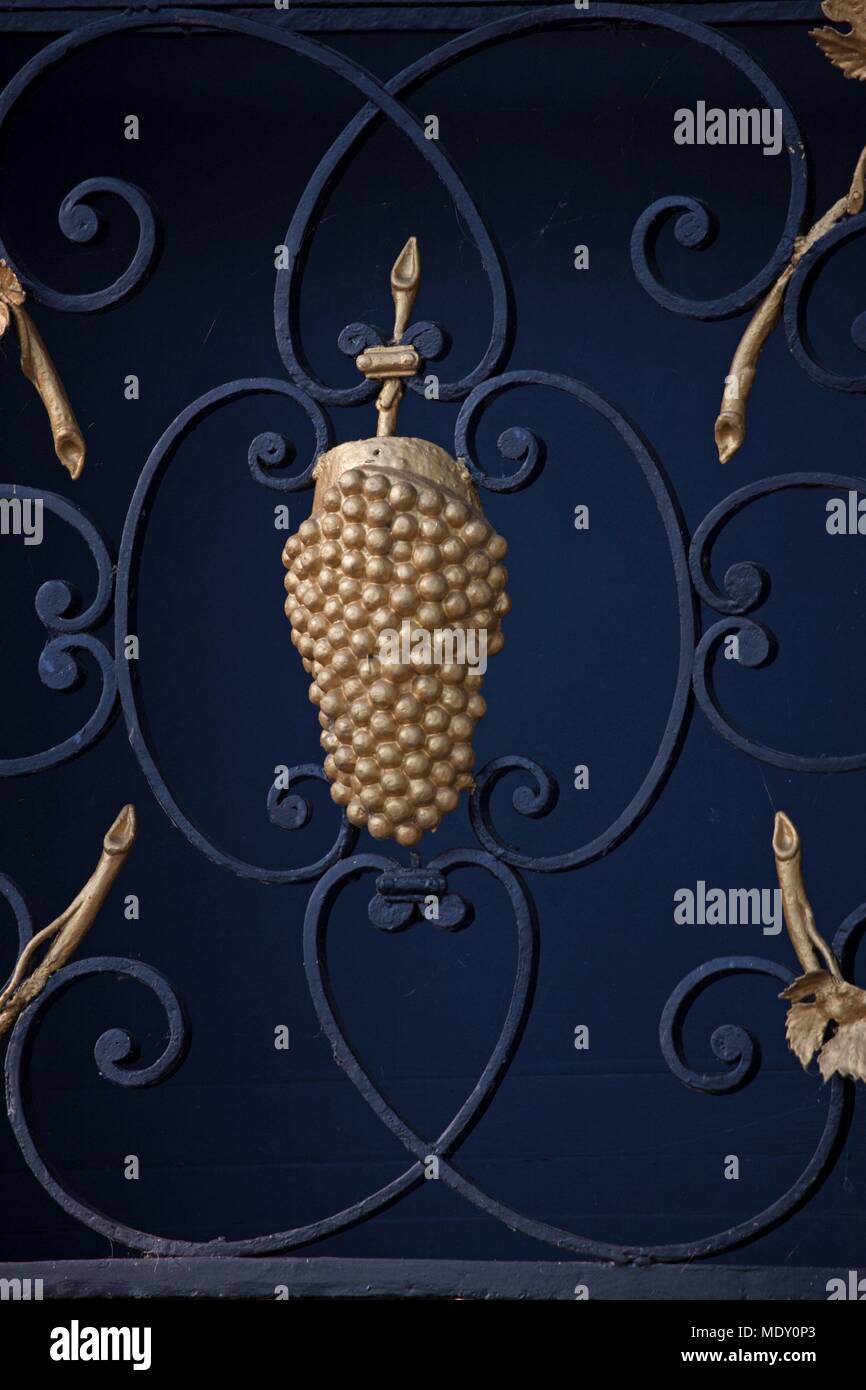 Paris, Île Saint Louis, Quai de Bourbon, detail sign, grape Stock Photo ...