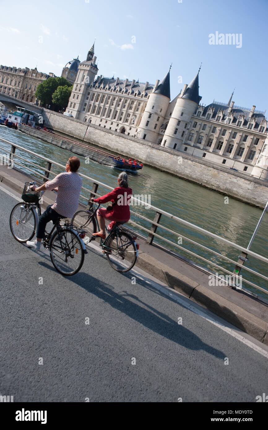 Crt idf hi-res stock photography and images - Alamy