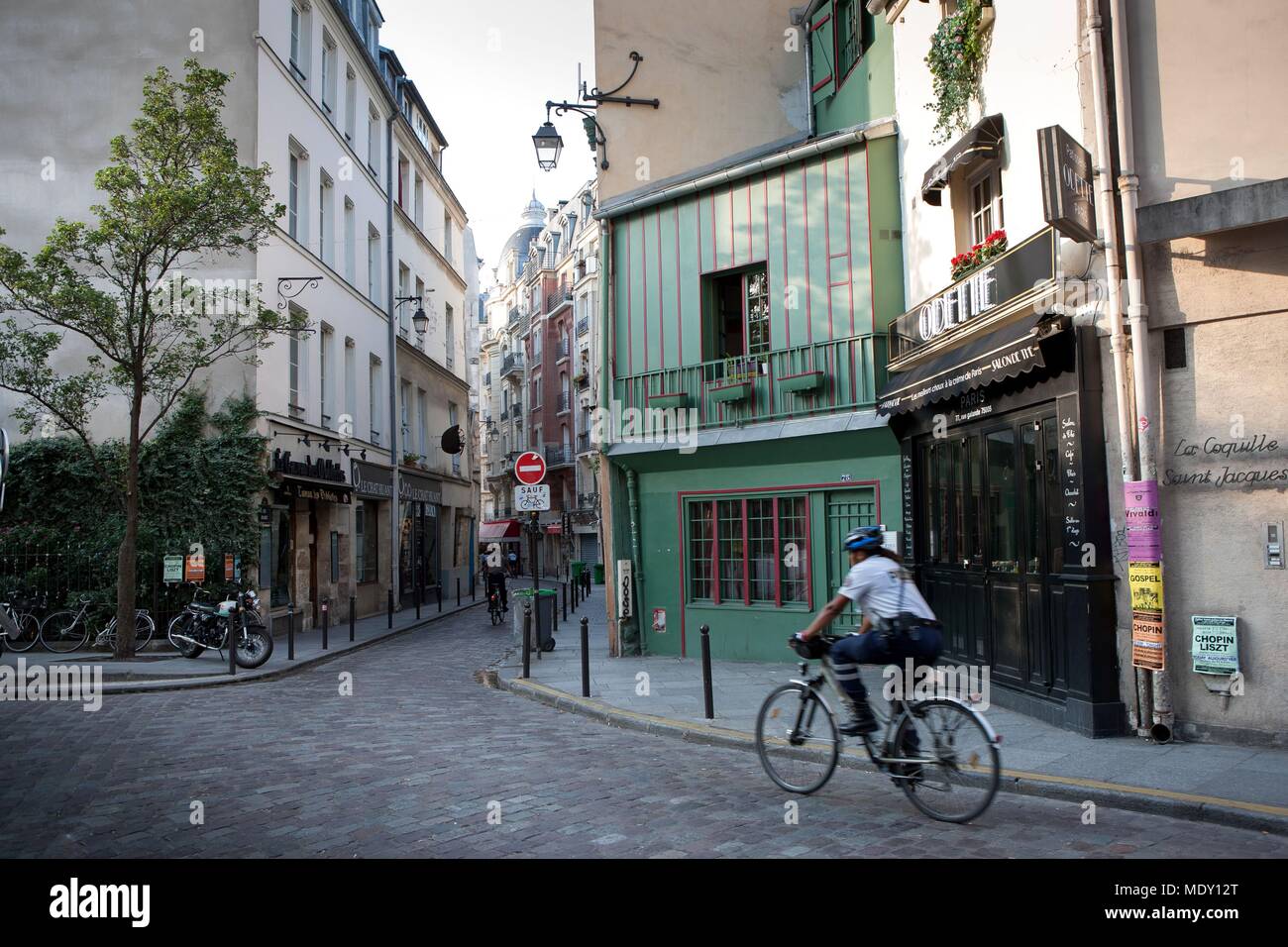 Rue saint julien le pauvre hi-res stock photography and images - Alamy