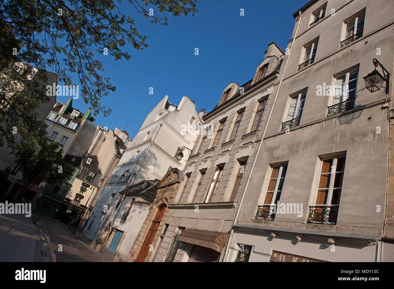 Rue saint julien le pauvre hi-res stock photography and images - Alamy