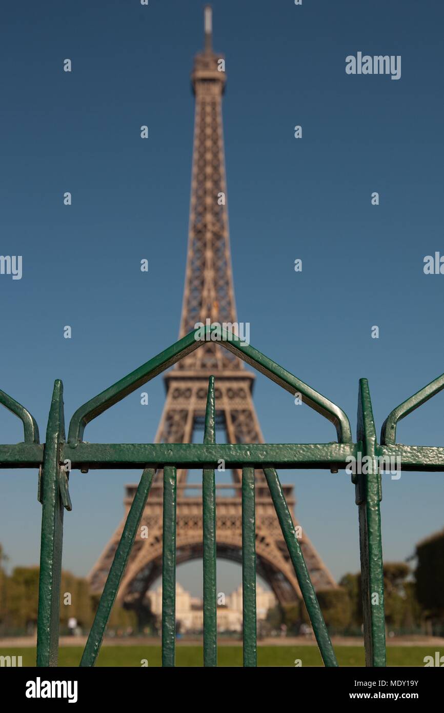 Paris, champ de mars, Eiffel Tower, grating Stock Photo - Alamy