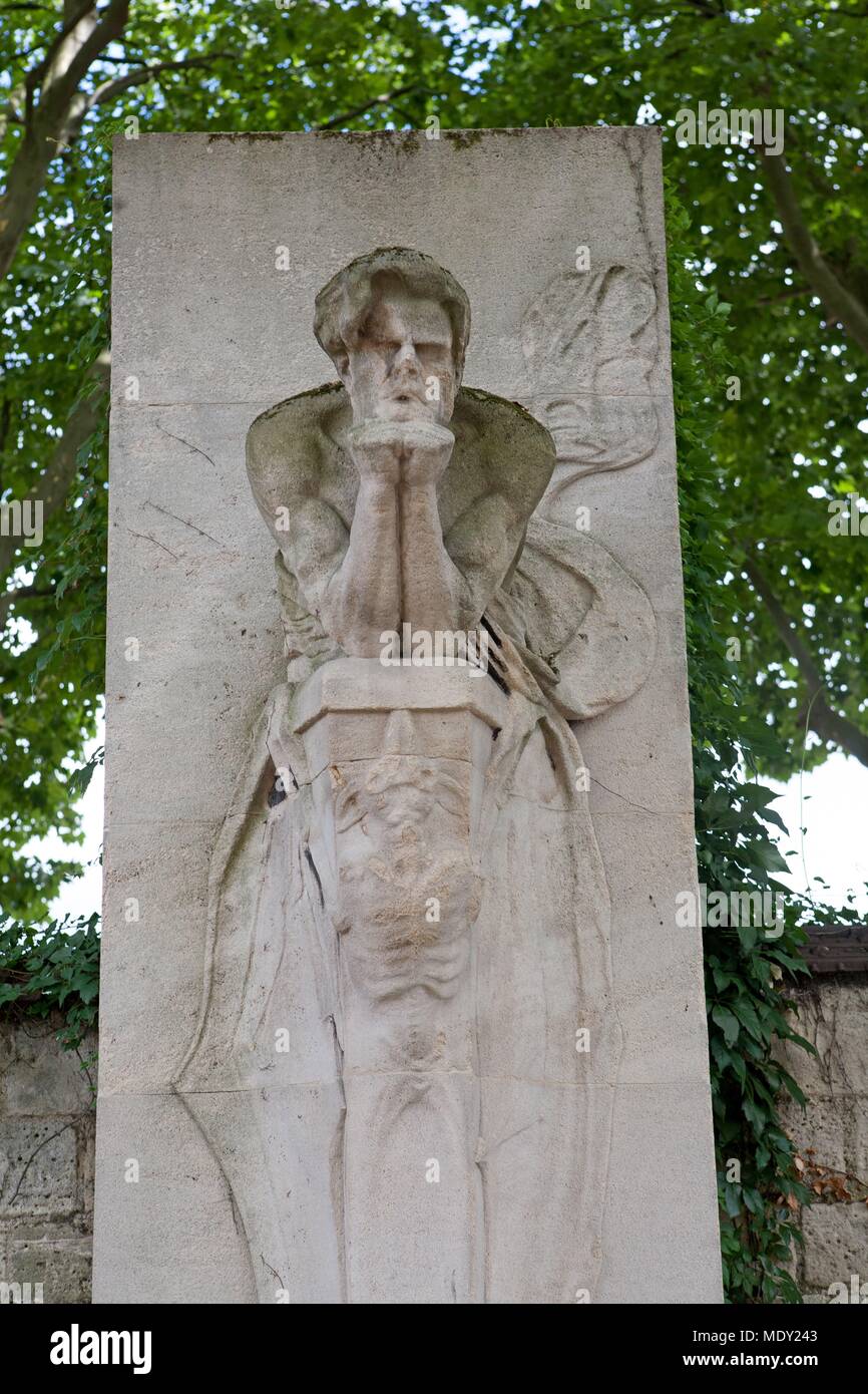 Baudelaire statue hi-res stock photography and images - Alamy