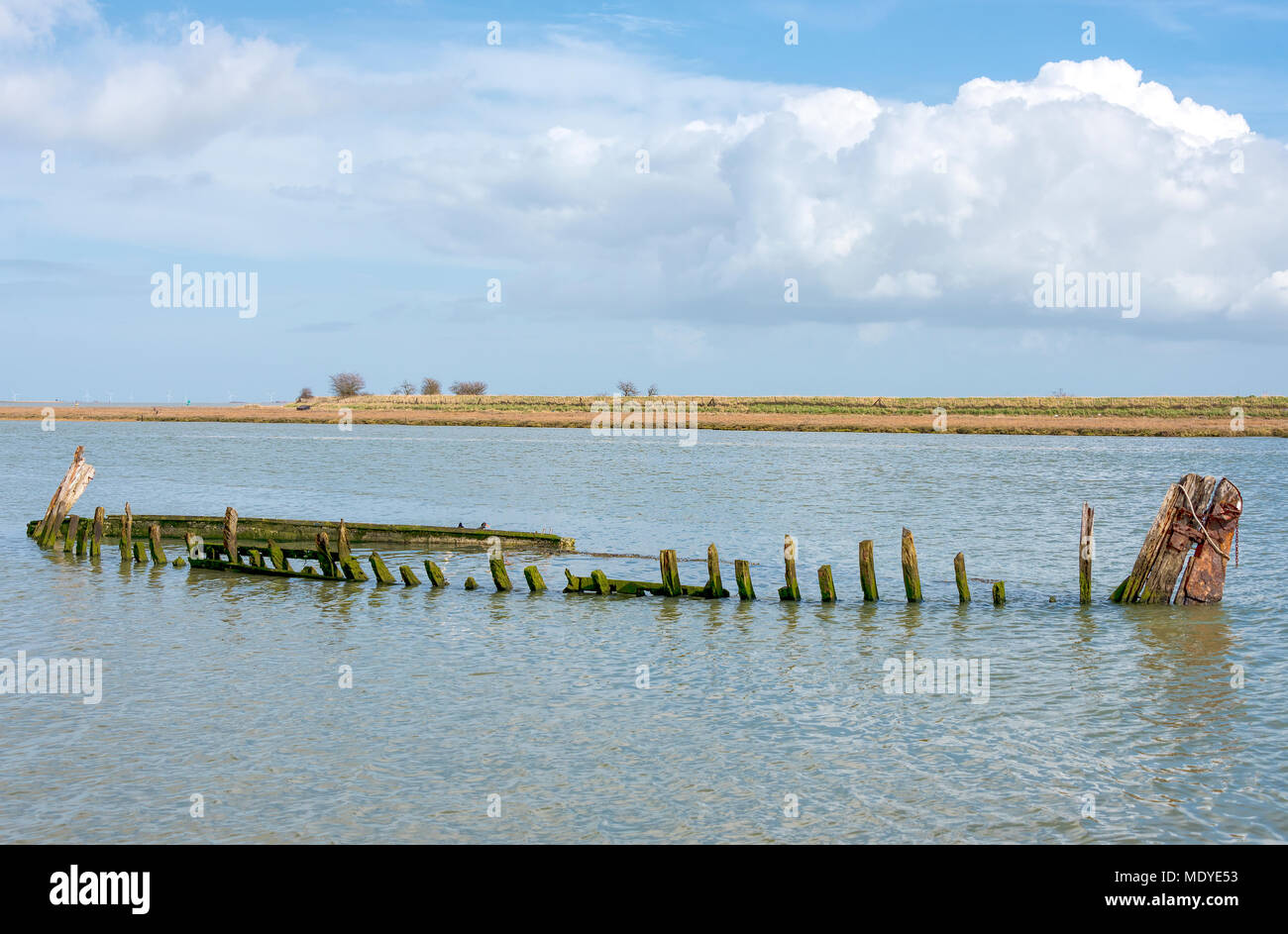 Abandoned barge hi-res stock photography and images - Alamy