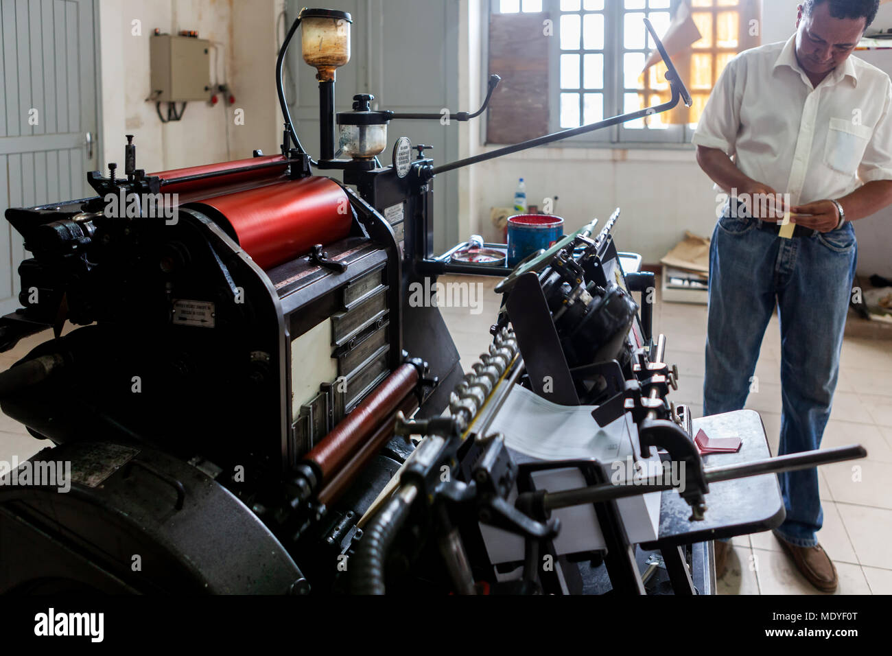 Machine operator factory historical hi-res stock photography and images ...