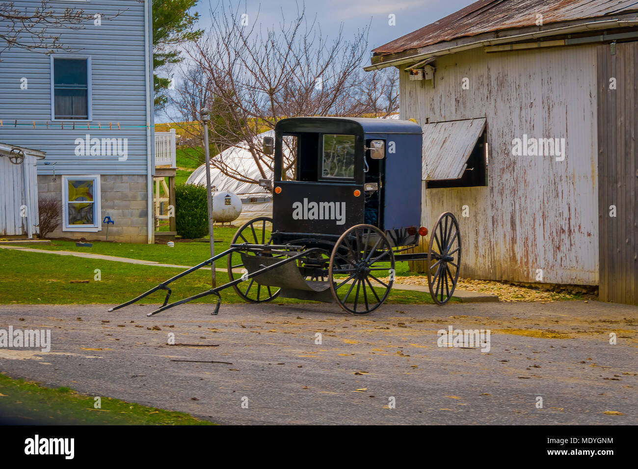 Amish buggy parked outside the barn Stock Photo - Alamy