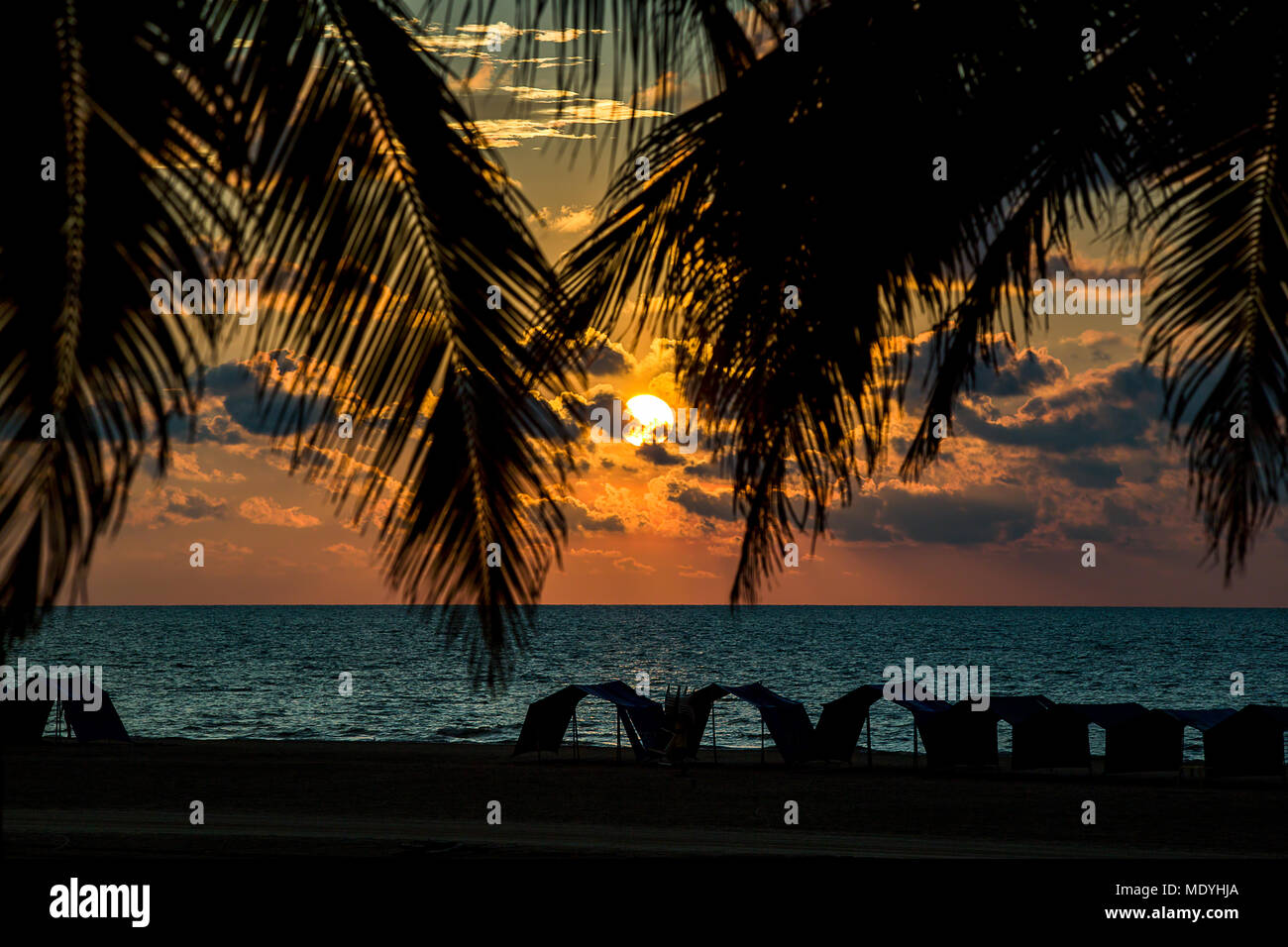 Clouds sunset almost silhouette hi-res stock photography and images - Alamy
