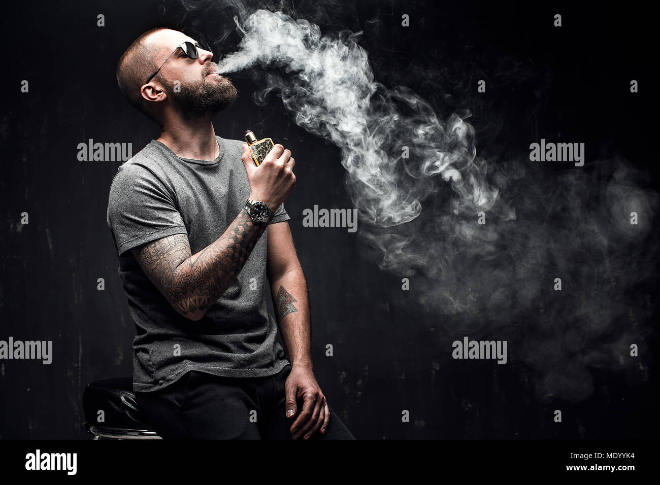 Cigarette men man art face hi-res stock photography and images - Alamy
