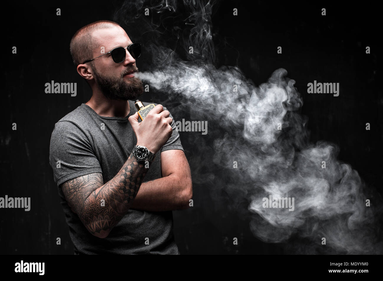 Cigarette men man art face hi-res stock photography and images - Alamy