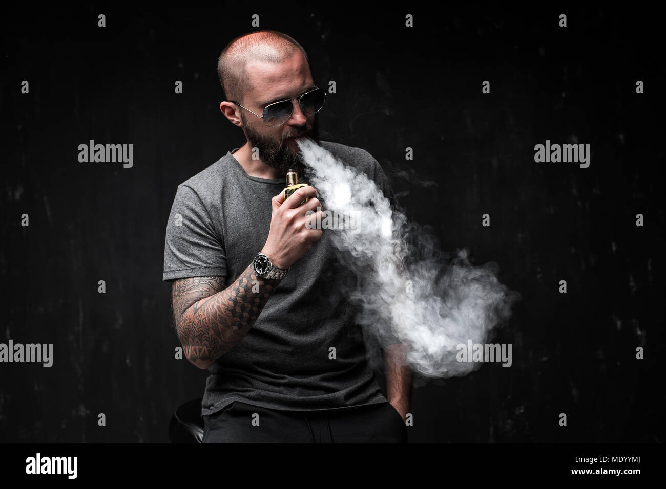 Cigarette men man art face hi-res stock photography and images - Alamy