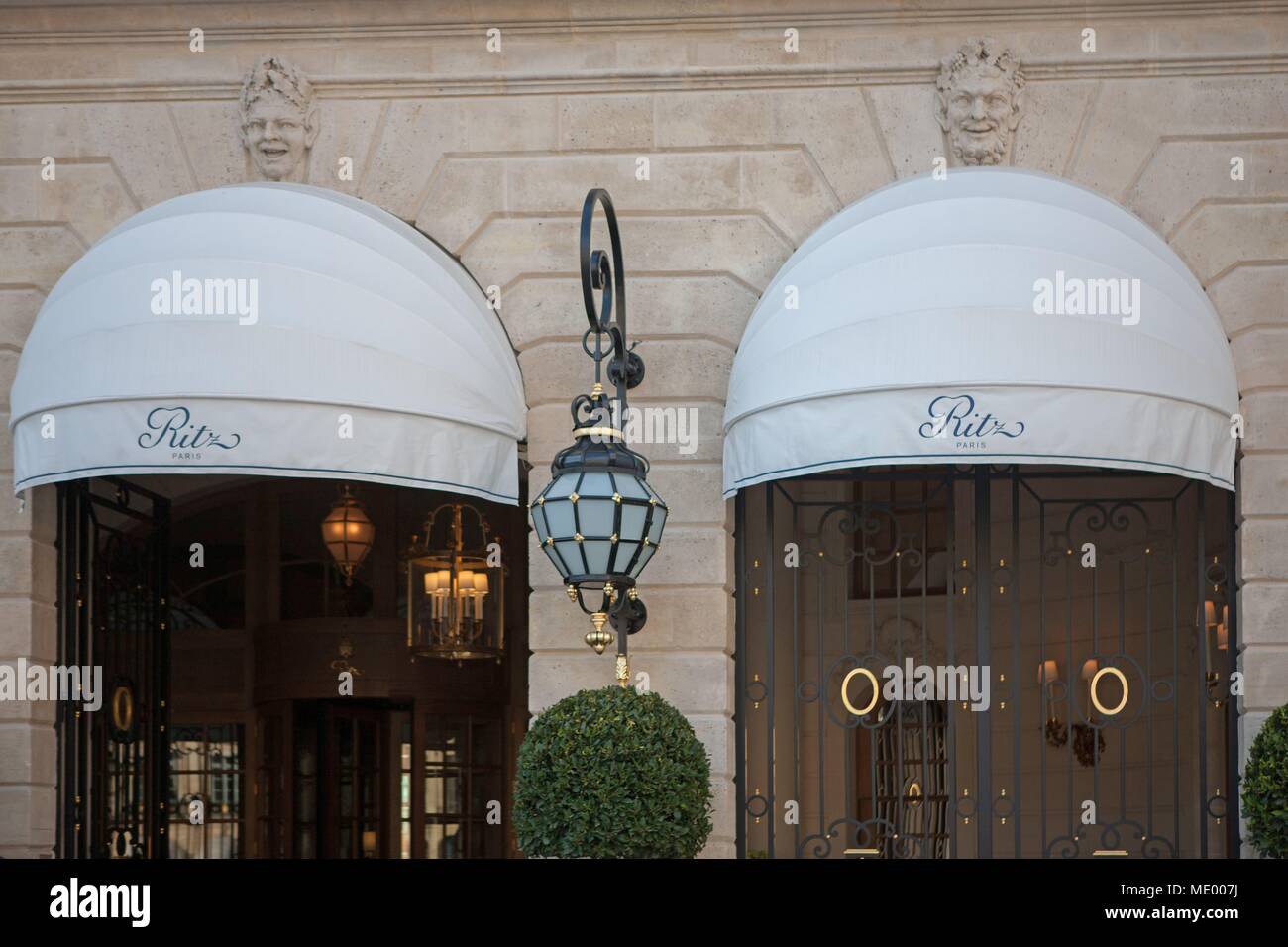 Paris, 1th arrondissement, 15 Place Vendôme, Hotel Ritz Stock Photo - Alamy