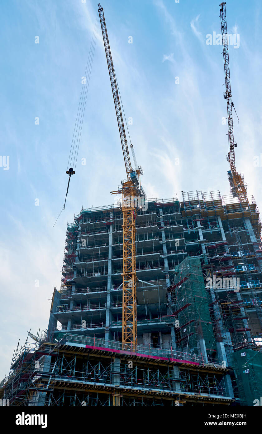 tower cranes at the skyscraper Stock Photo - Alamy
