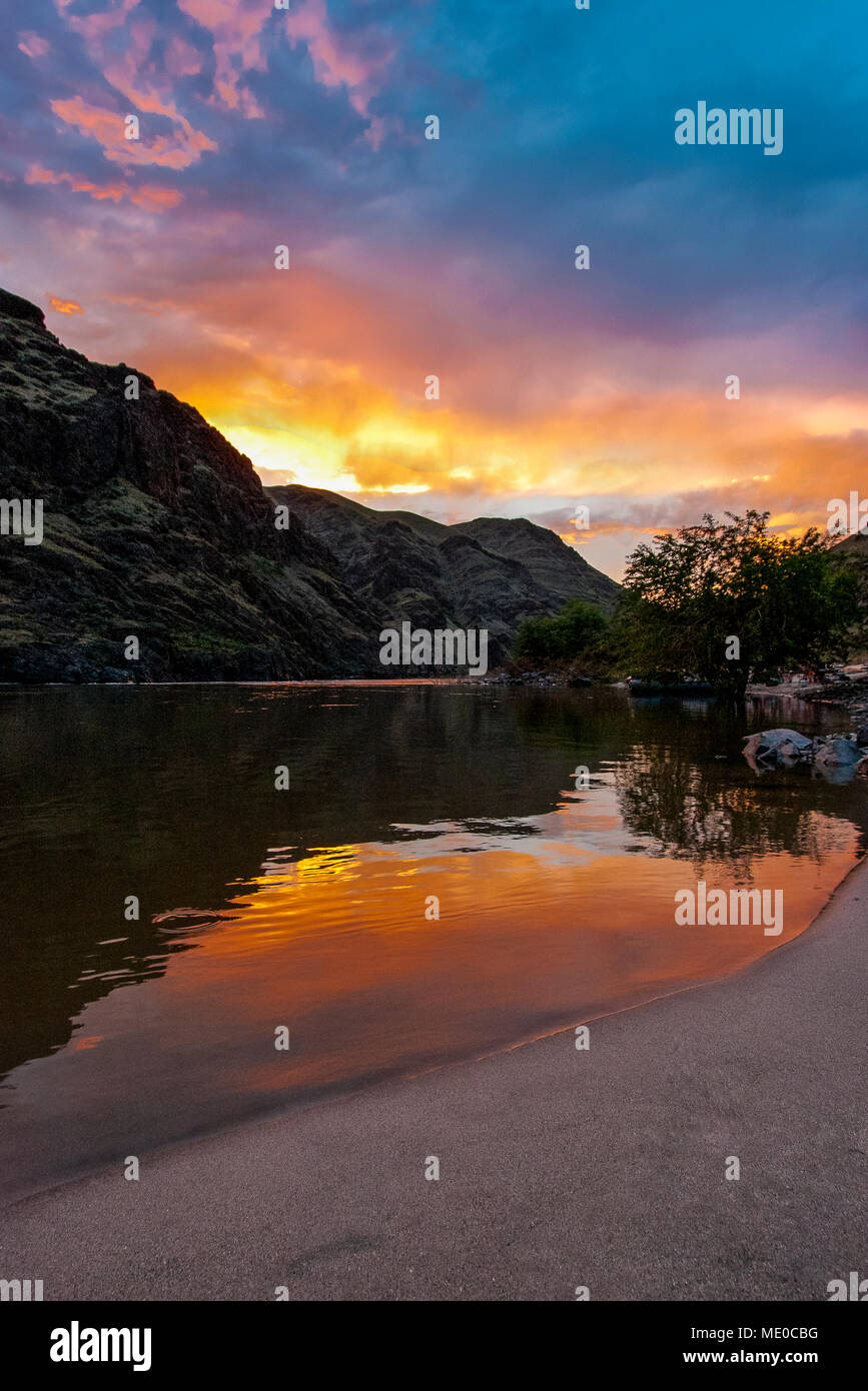 Hells Canyon, Snake River, deepest gorge in North America (7900 feet ...