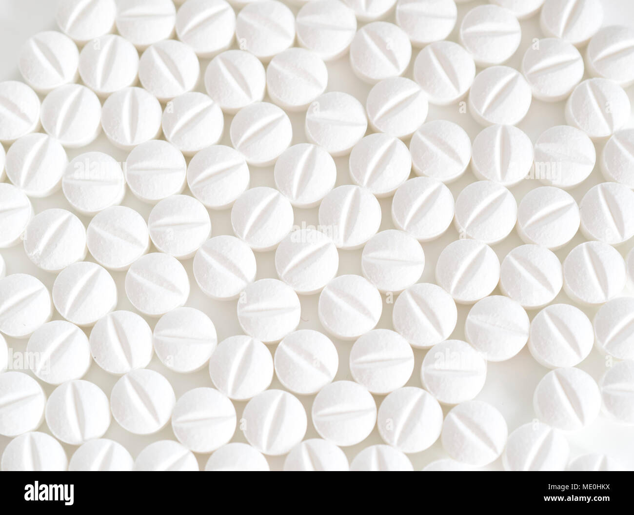 White pill medical hi-res stock photography and images - Alamy