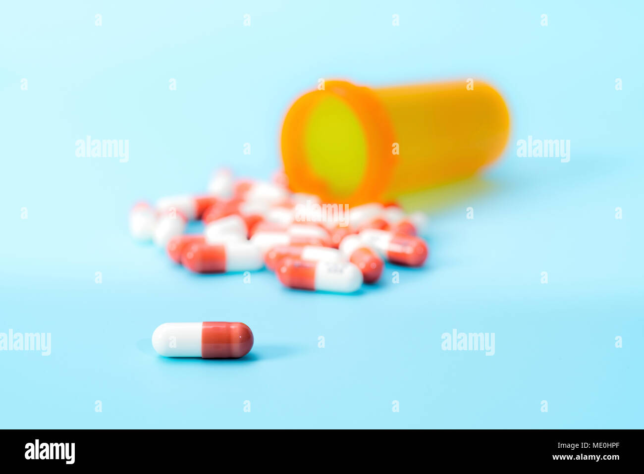 Capsules pill bottle hi-res stock photography and images - Alamy