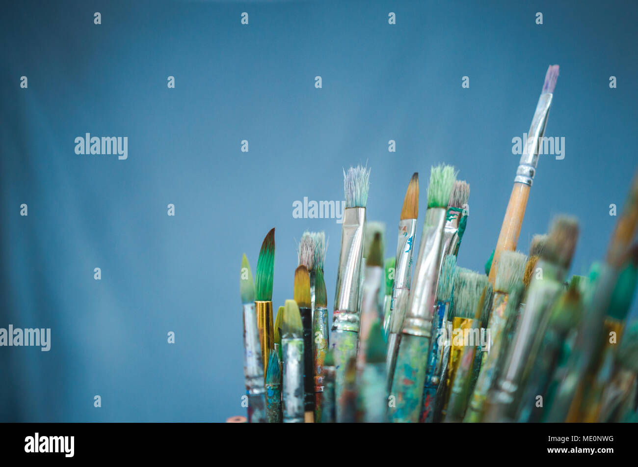Group of used paint brushes hi-res stock photography and images - Alamy