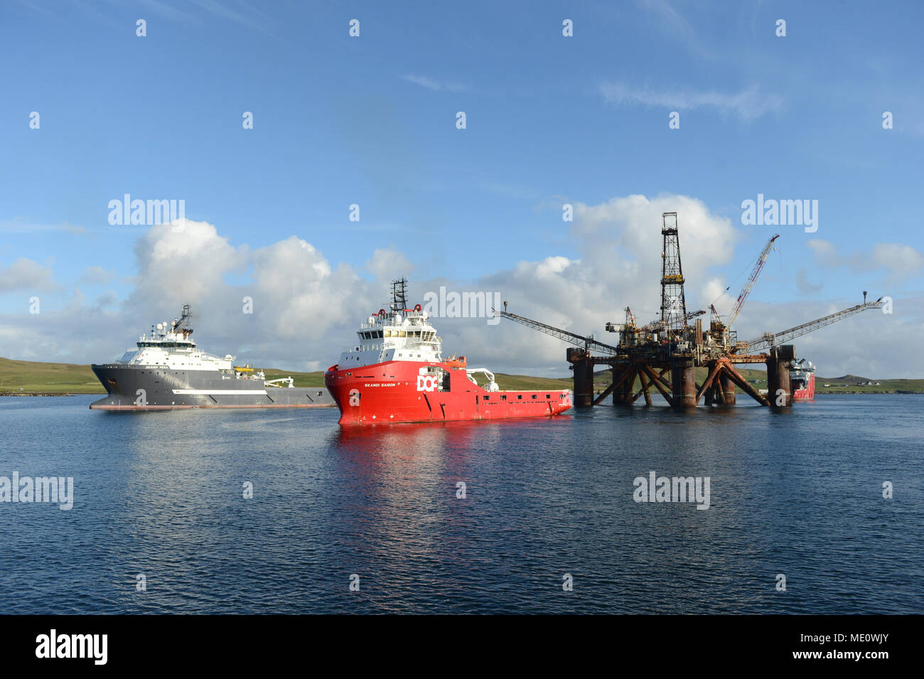 Shetland oil rig hi-res stock photography and images - Alamy