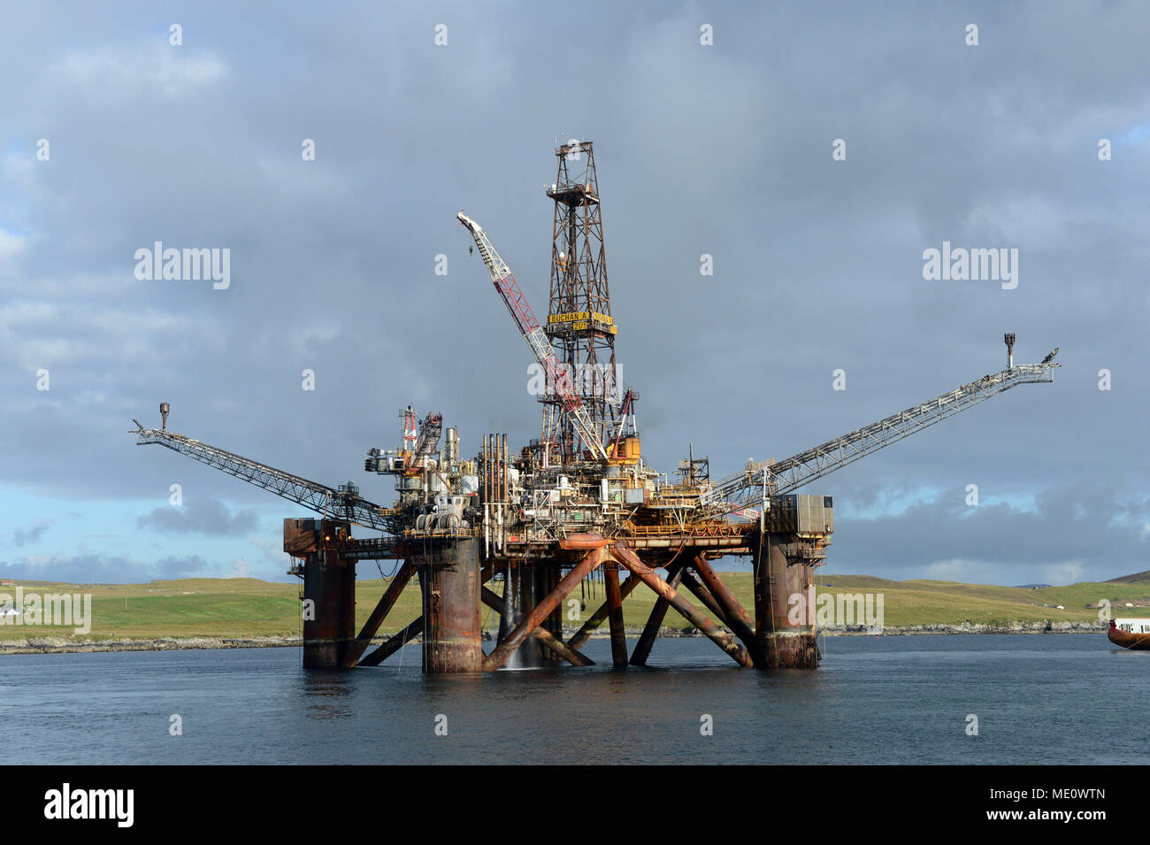 Buchan Alpha oil rig coming into to Lerwick Shetland for ...