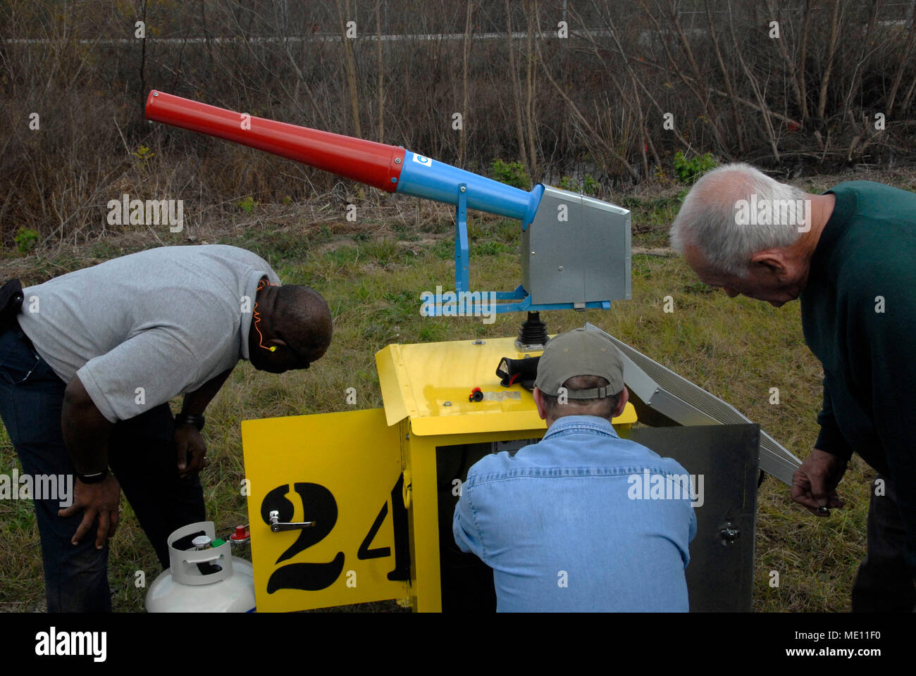 24 Cannons High Resolution Stock Photography and Images - Alamy