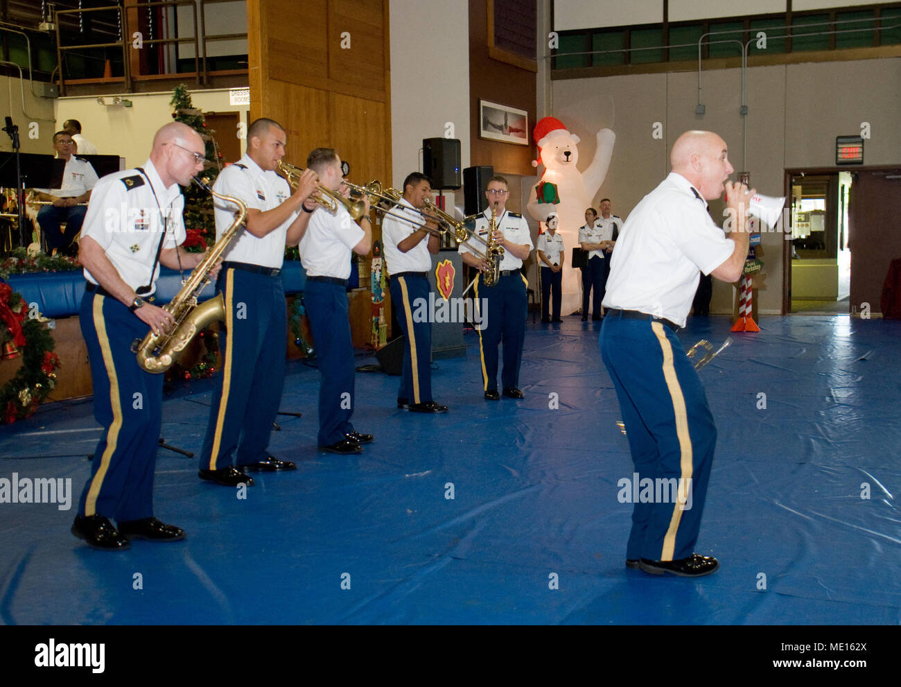 ALIAMANU MILITARY RESERVATION — Members of the 25th Infantry Division ...