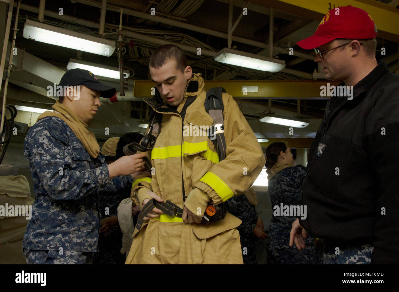 Uss portland damage hi-res stock photography and images - Alamy