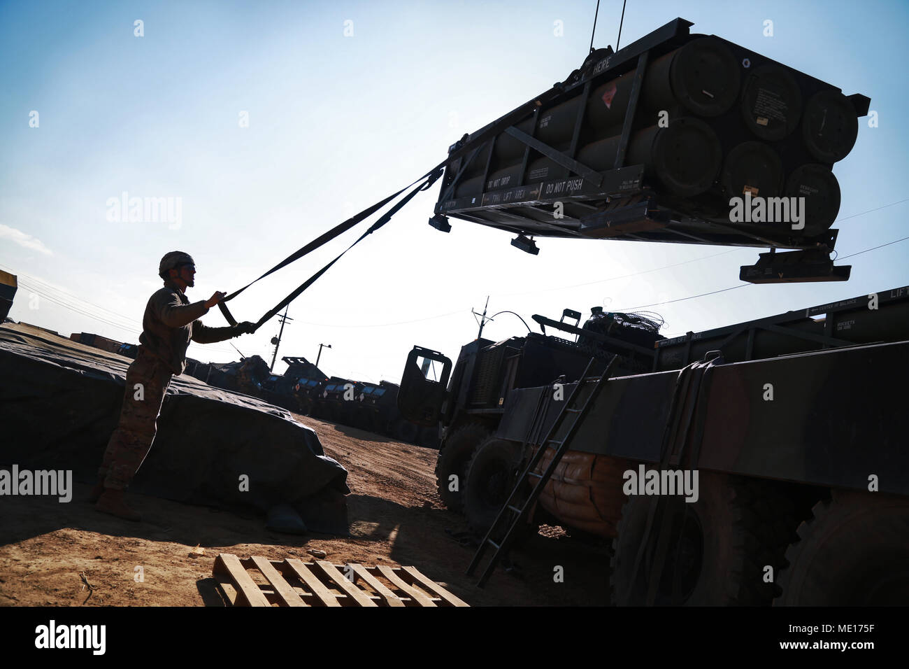 Loading pods hi-res stock photography and images - Alamy