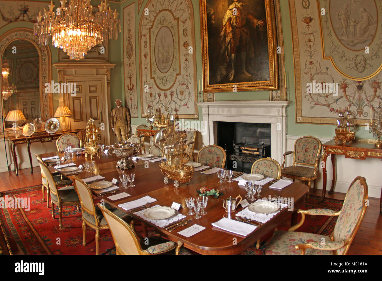 Castle Dining Room Stock Photo - Alamy