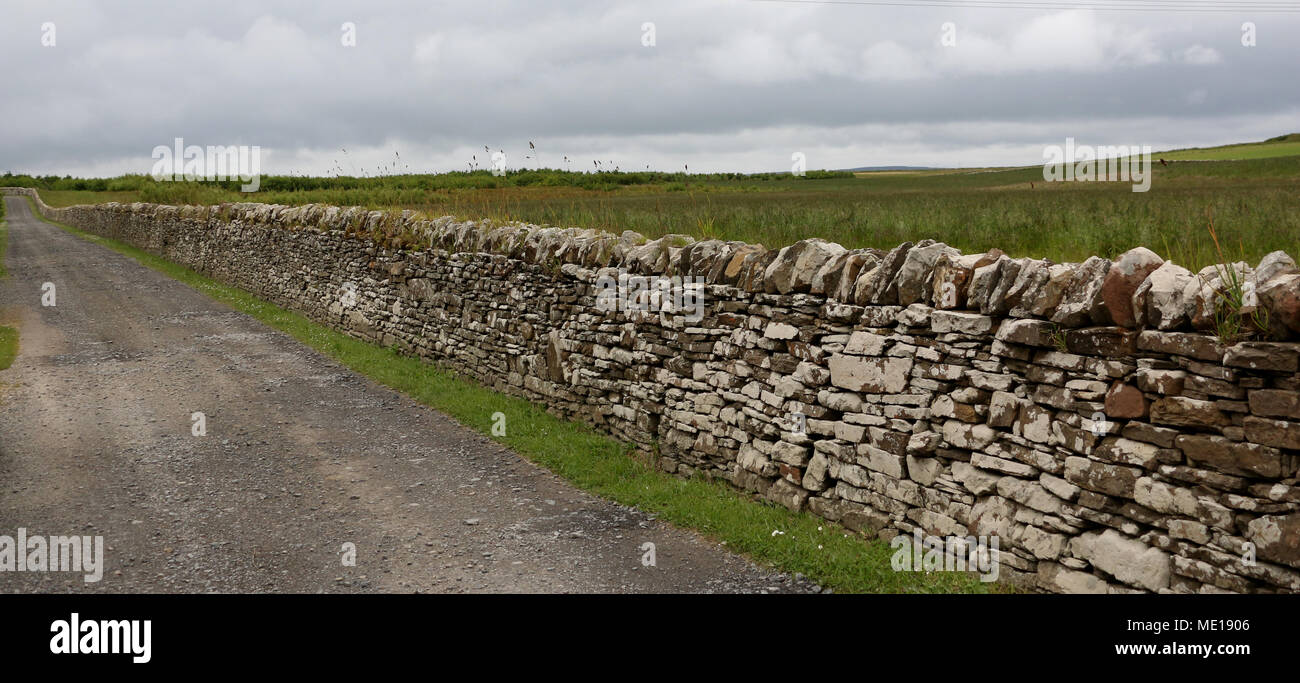 Separation walls hi-res stock photography and images - Alamy