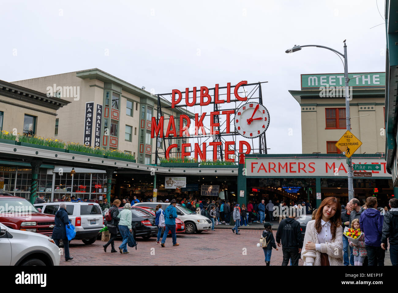 Waterfront starbucks hi-res stock photography and images - Alamy