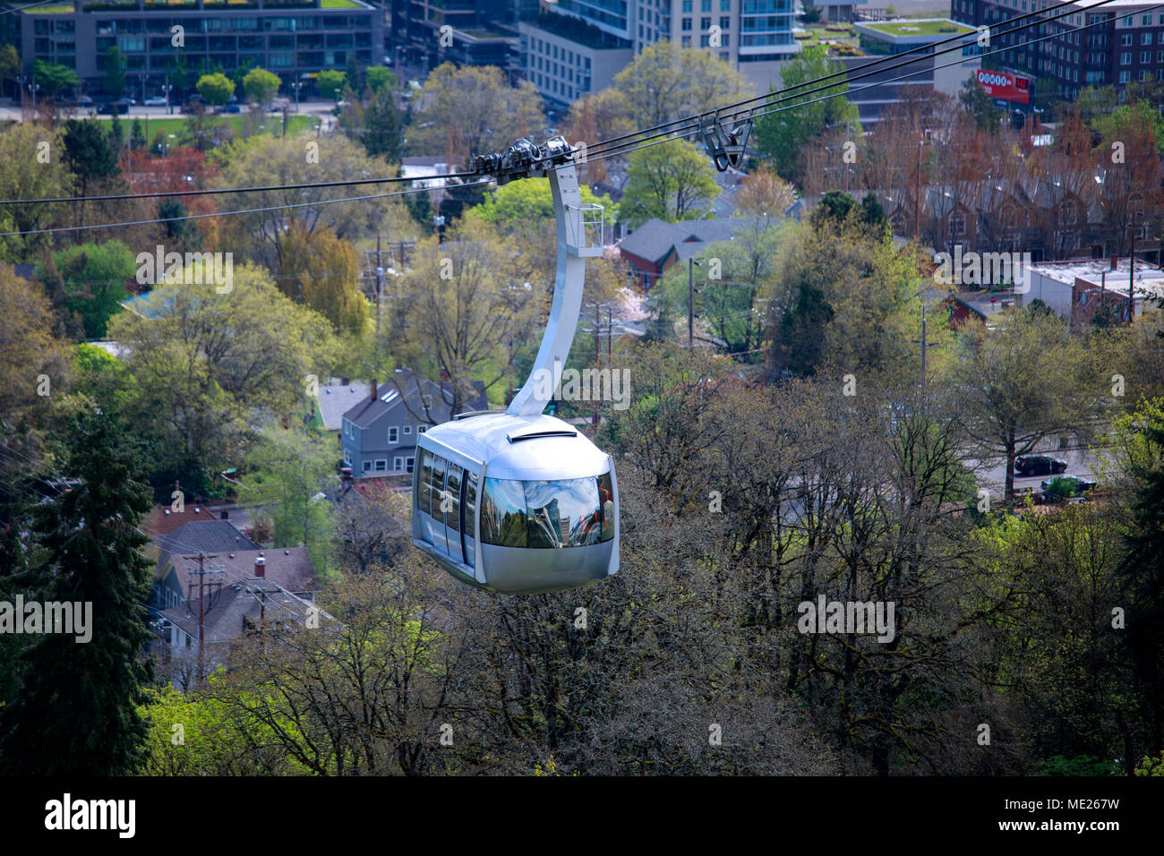 Portland aerial tram south waterfront hi-res stock photography and ...