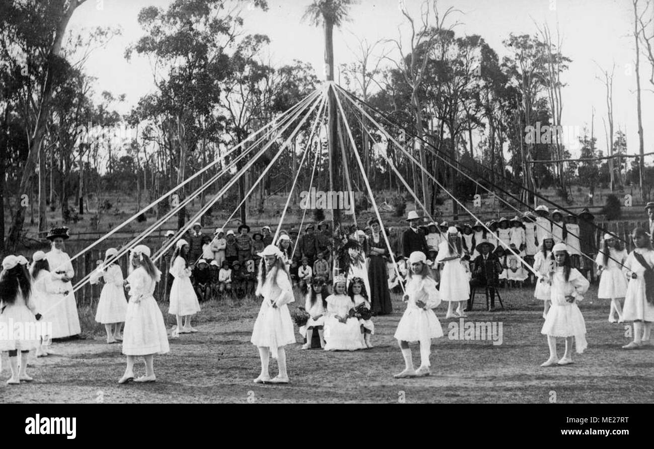 Children maypole dancing, 1900-1910 Stock Photo - Alamy