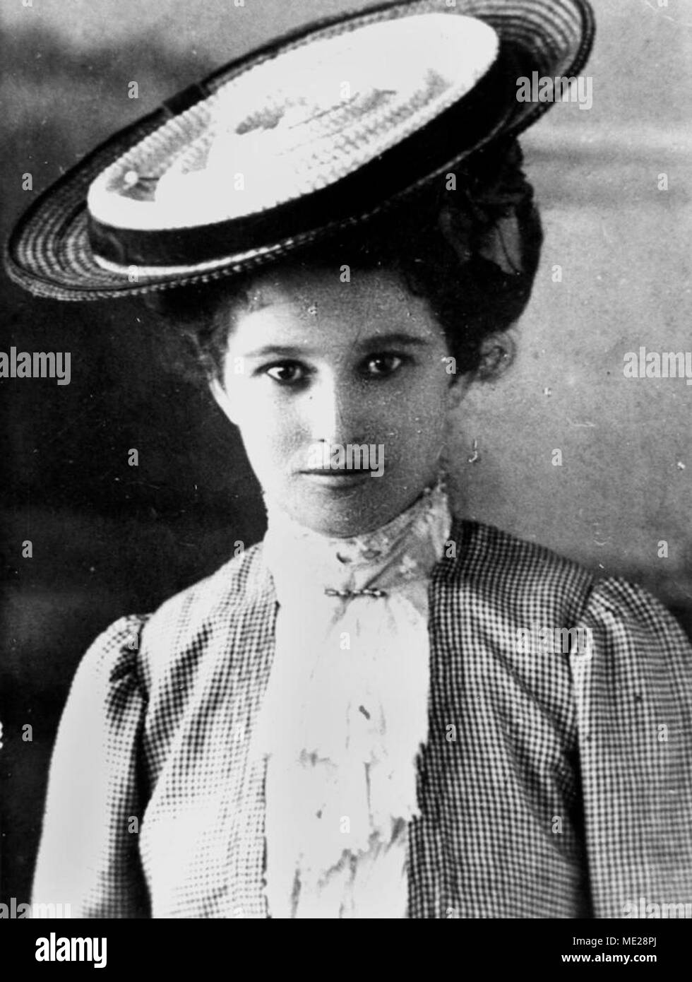 Woman 1900 Black and White Stock Photos & Images - Alamy