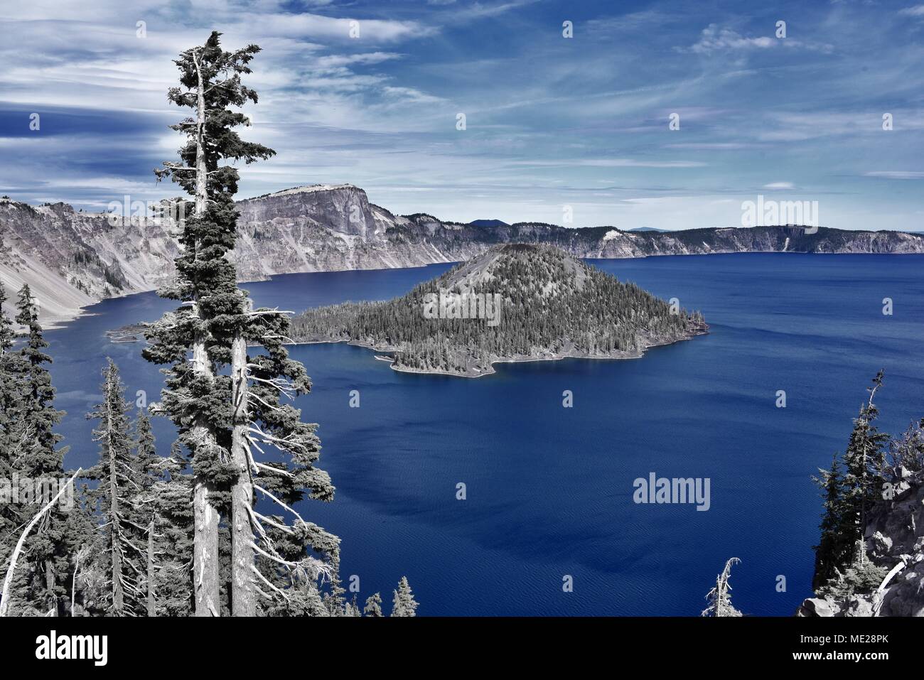 Crater Lake in the winter snow Stock Photo - Alamy